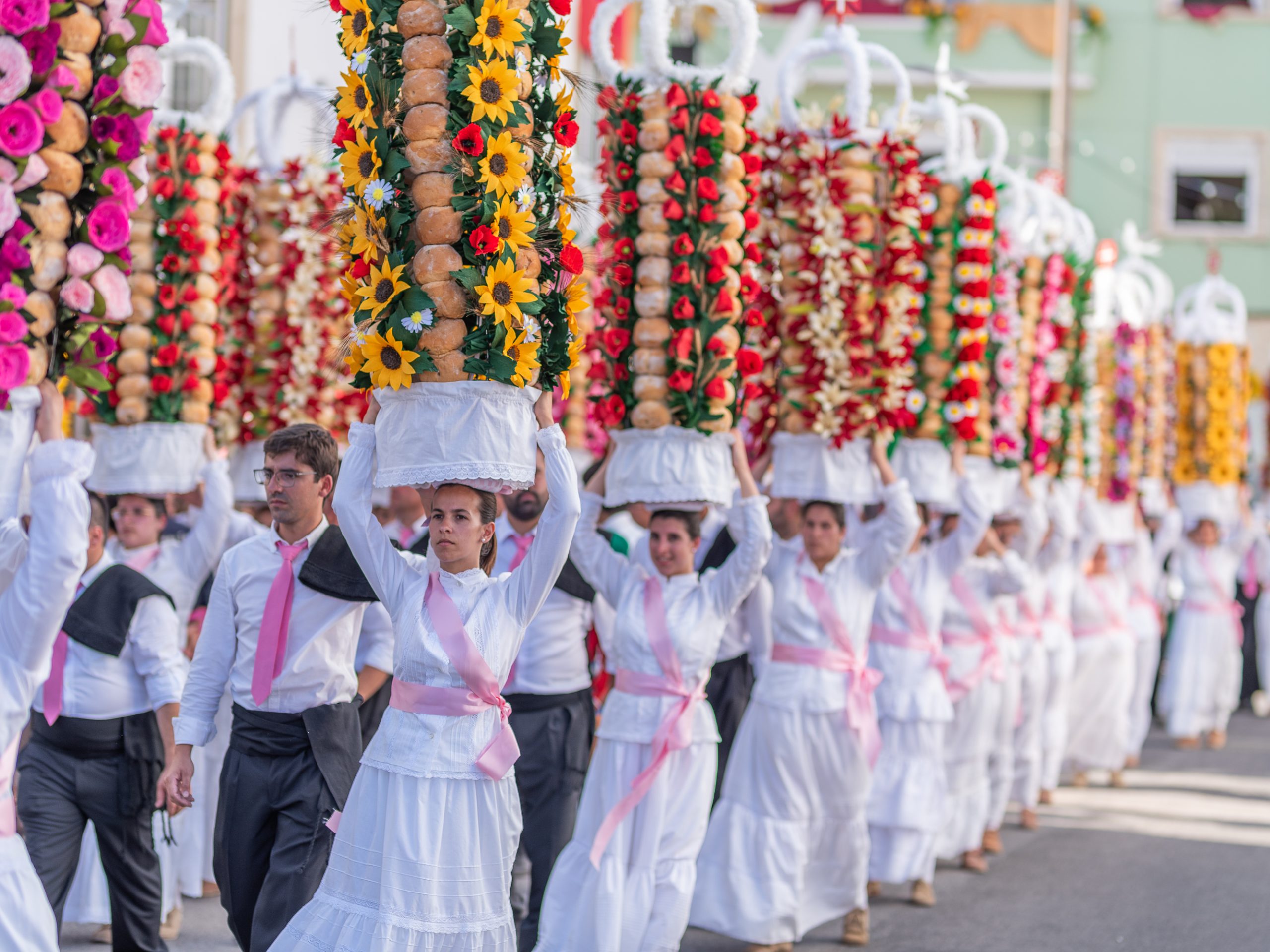 Mais de 600 tabuleiros cumpriram a tradição pelas ruas de Tomar | Médio ...
