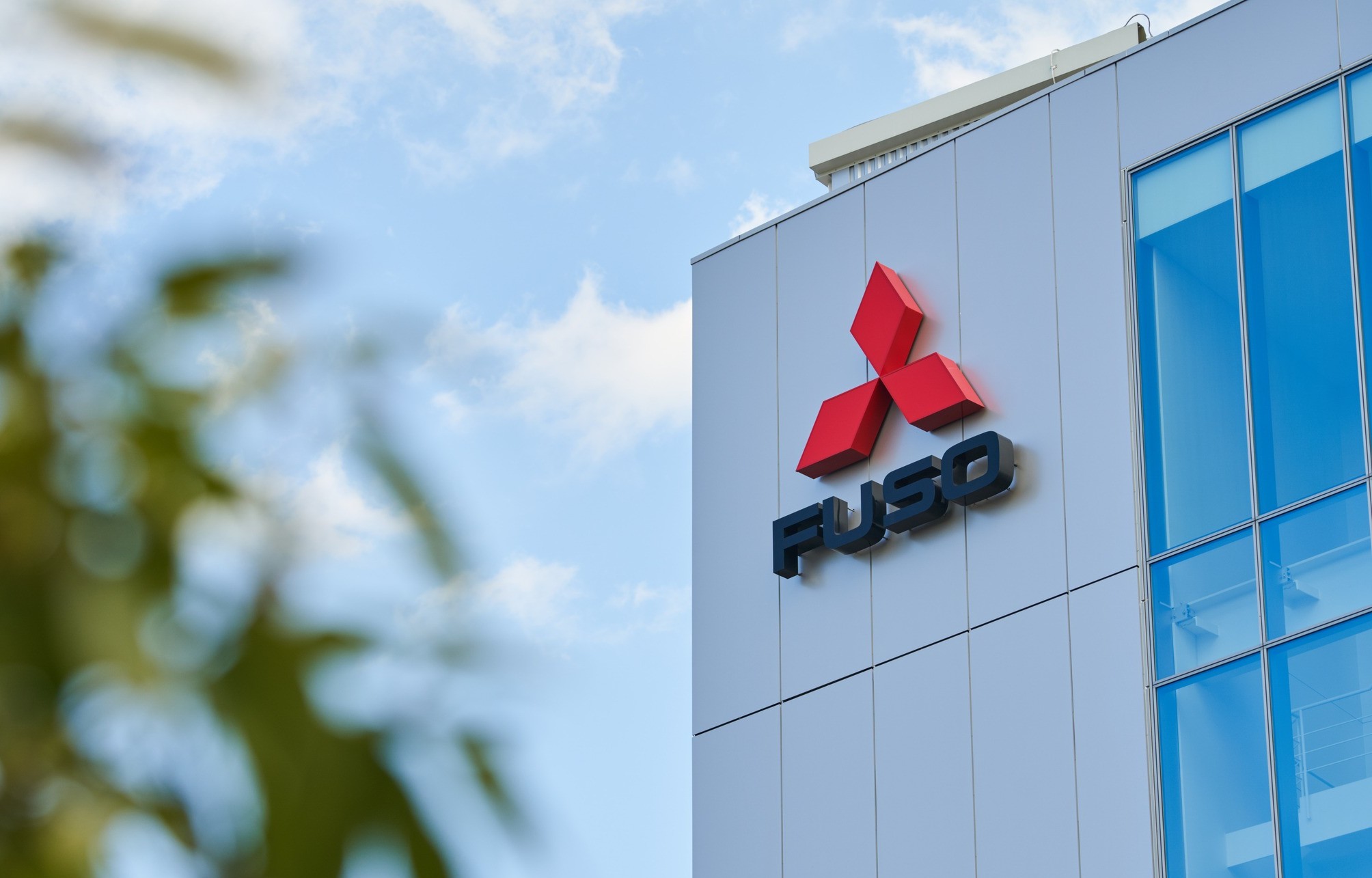 Governo confirma contacto da Mitsubishi Fuso sobre eventual 'lay-off ...